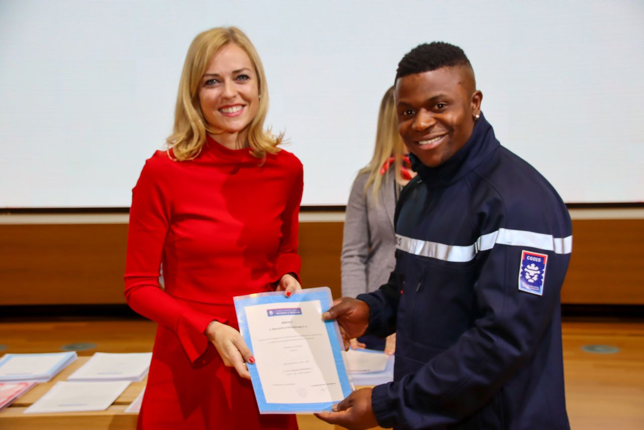 Remise de 931 diplômes aux pompiers du CGDIS - Actualités - Corps grand-ducal d'incendie et de ...